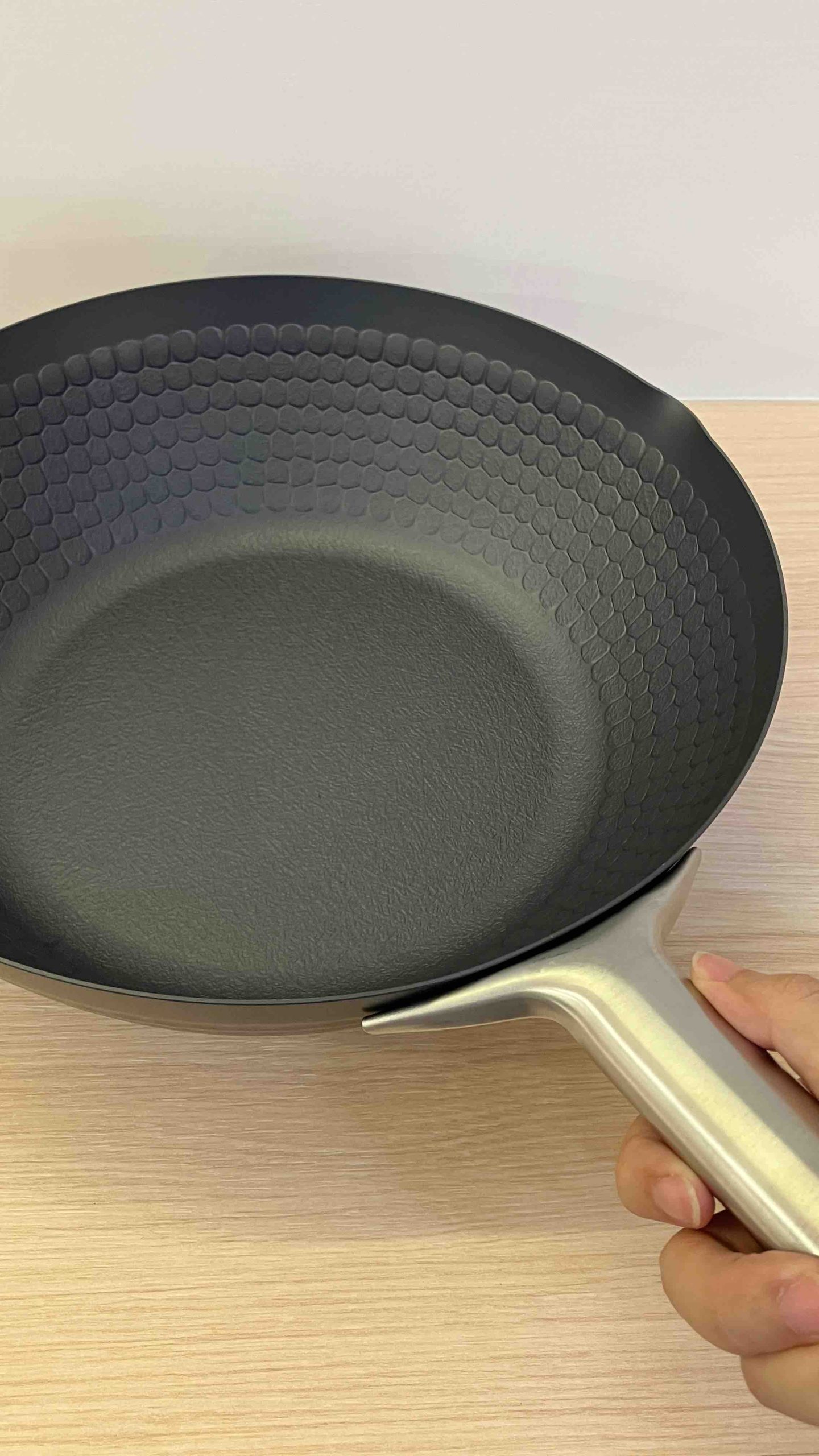 【Arnest eN 28cm窒化無塗層鐵鍋】開箱：終於找到一把可以用一輩子的日製鐵鍋！ – momo好物開箱部落格