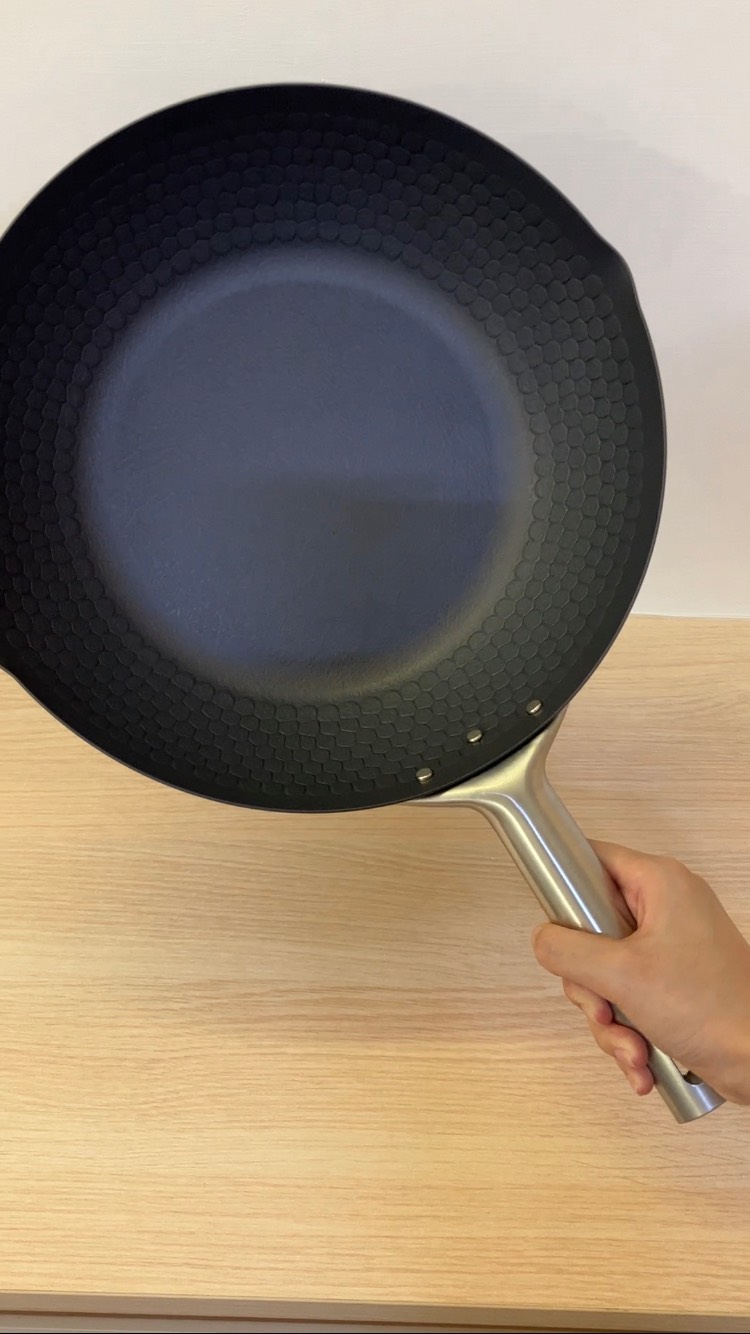 【Arnest eN 28cm窒化無塗層鐵鍋】開箱：終於找到一把可以用一輩子的日製鐵鍋！ – momo好物開箱部落格
