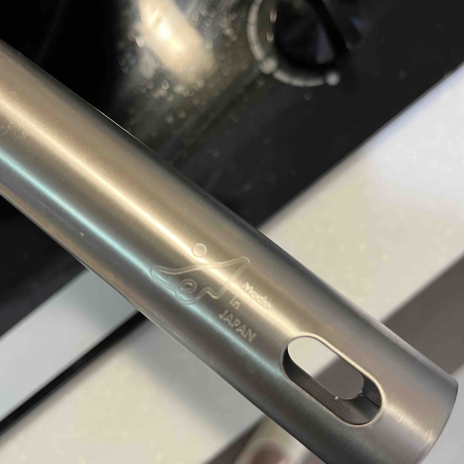 【Arnest eN 28cm窒化無塗層鐵鍋】開箱：終於找到一把可以用一輩子的日製鐵鍋！ – momo好物開箱部落格