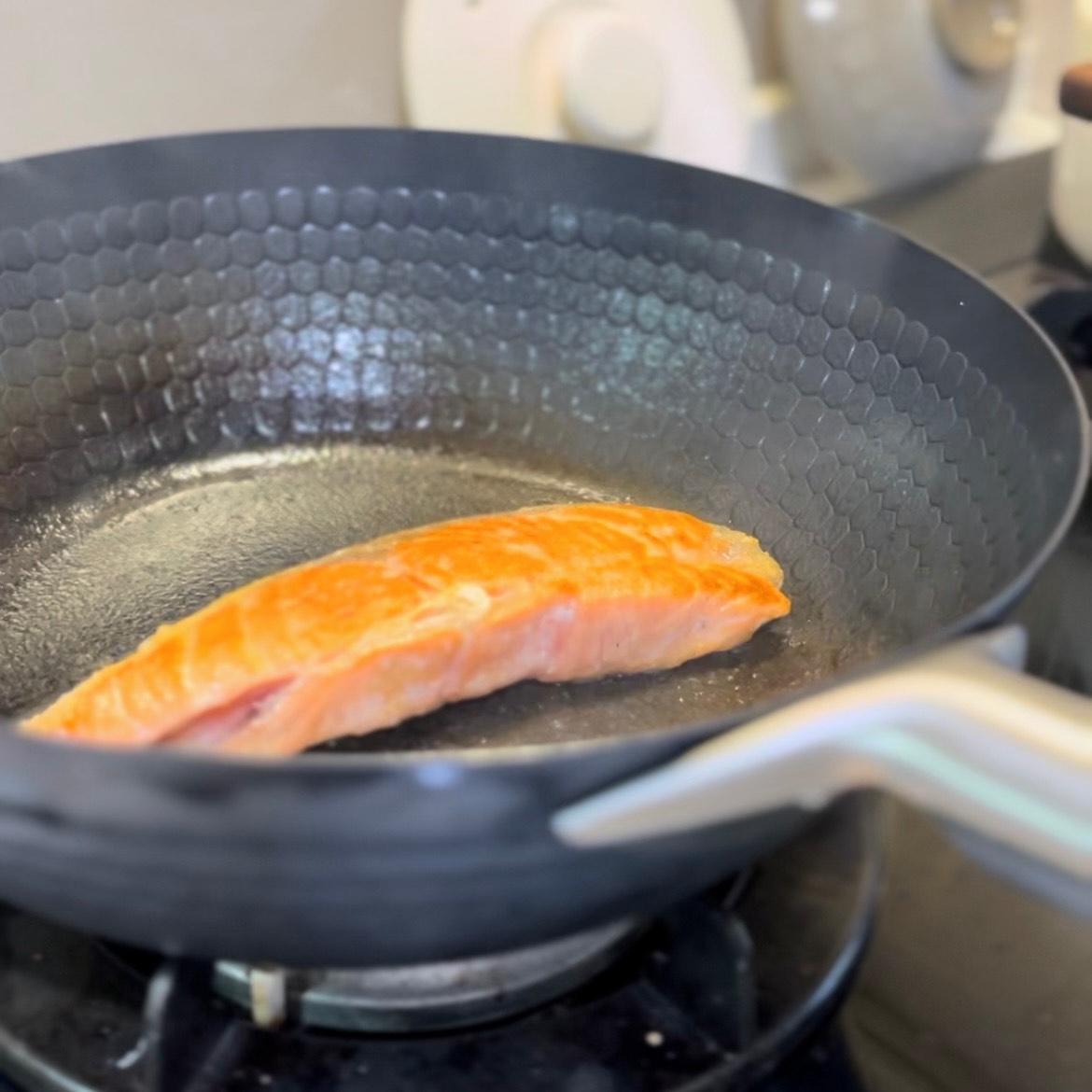 【Arnest eN 28cm窒化無塗層鐵鍋】開箱：終於找到一把可以用一輩子的日製鐵鍋！ – momo好物開箱部落格